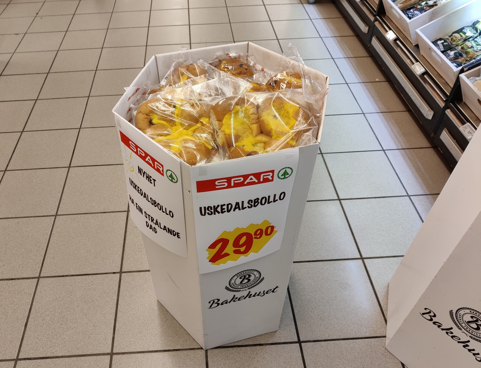 Uskedalsbollo: - Så god at det går nesten ikkje an! - Uskedalen Uskedalsbollo: - Så god at det går nesten ikkje an! - Uskedalen